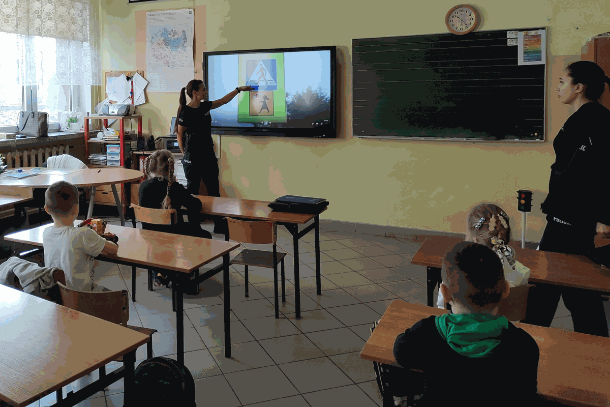 Policjanci promują zasady bezpieczeństwa podczas aktywności zimowych ...